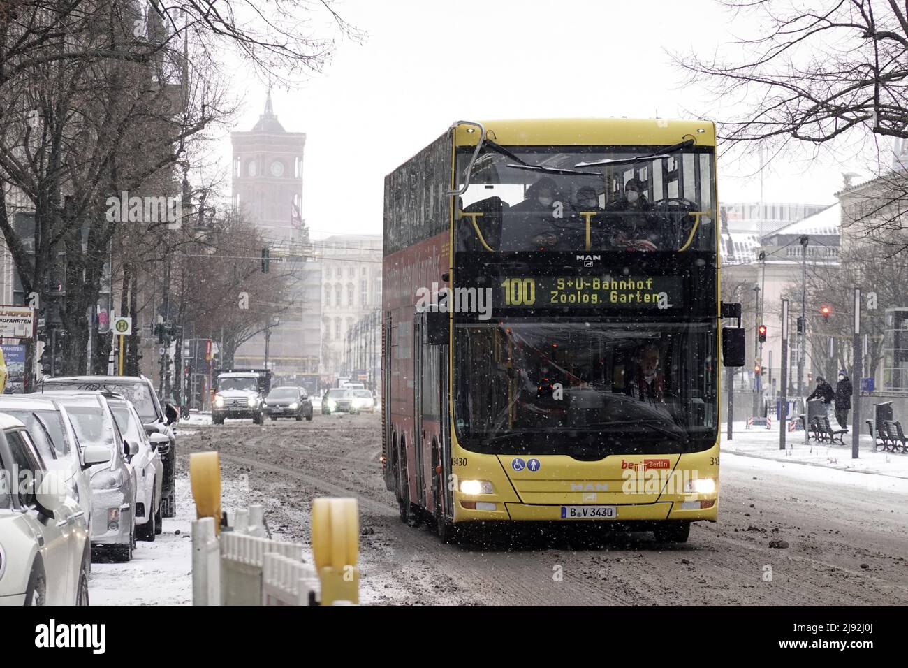 100 bus berlin hi-res stock photography and images - Alamy