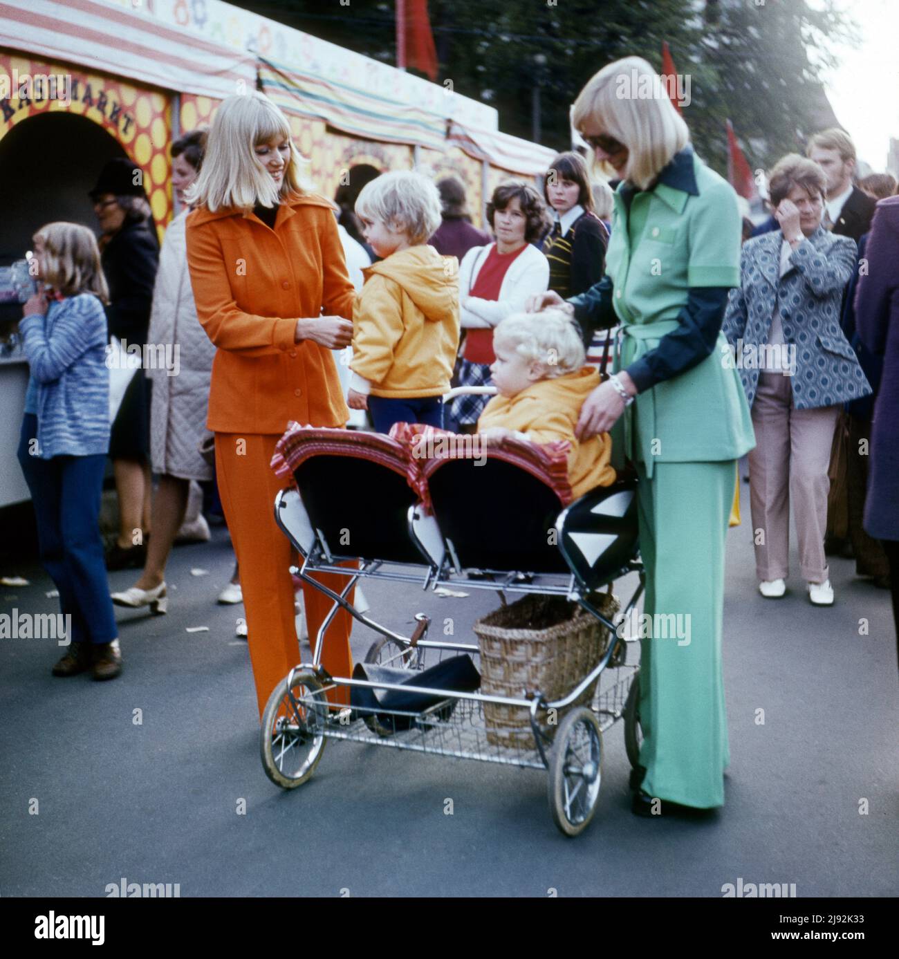04.10.1971, Berlin, , German Democratic Republic - Woman pushes with ...