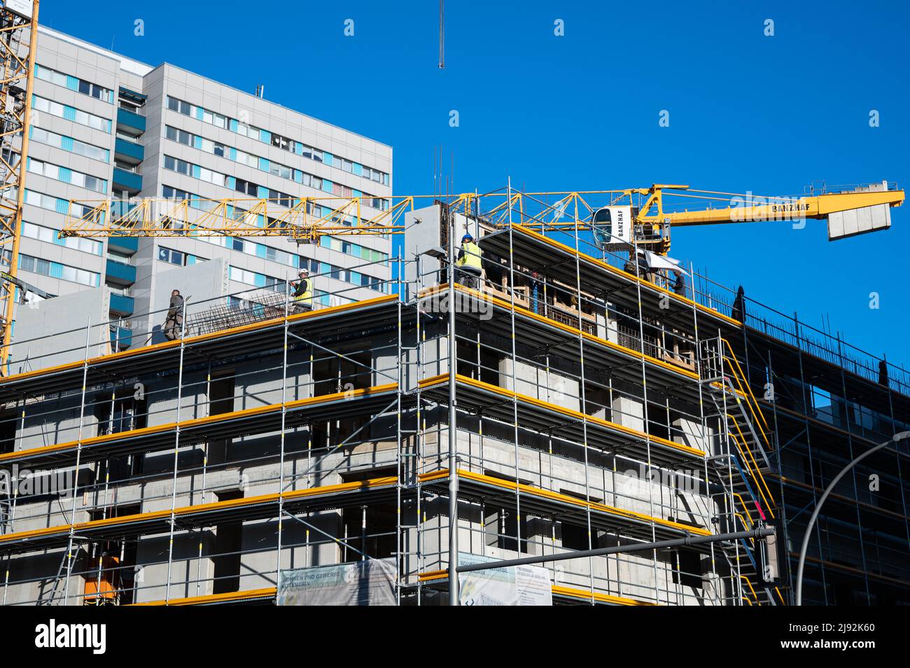 18.03.2022, Berlin, , Germany - Europe - Construction workers at a site ...
