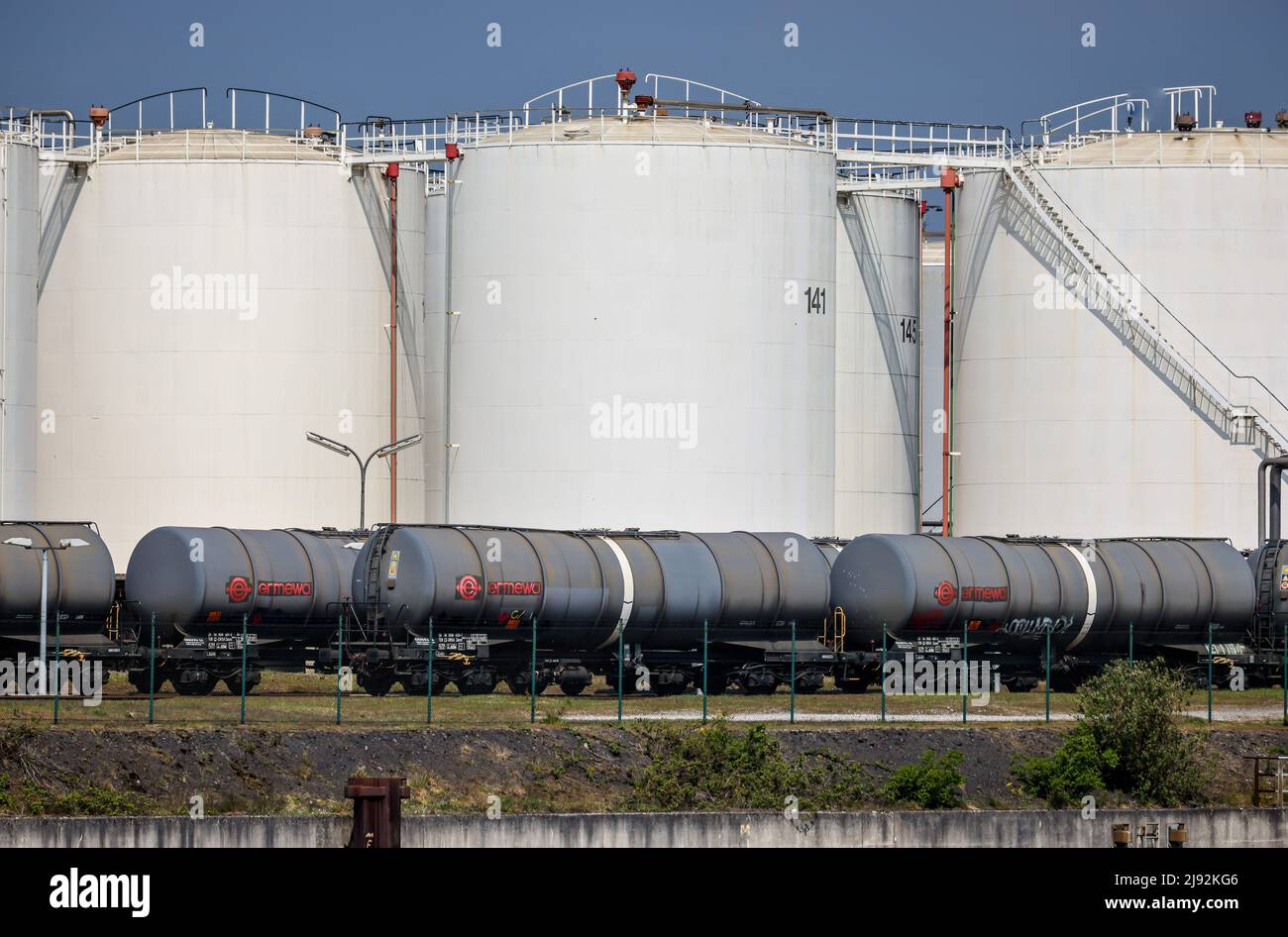 Tanquid tank farm hi-res stock photography and images - Alamy