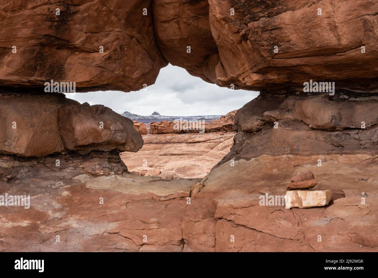 Star Shaped Hole Allows The Peekaboo Trail To Pass Through Rock Wall in ...