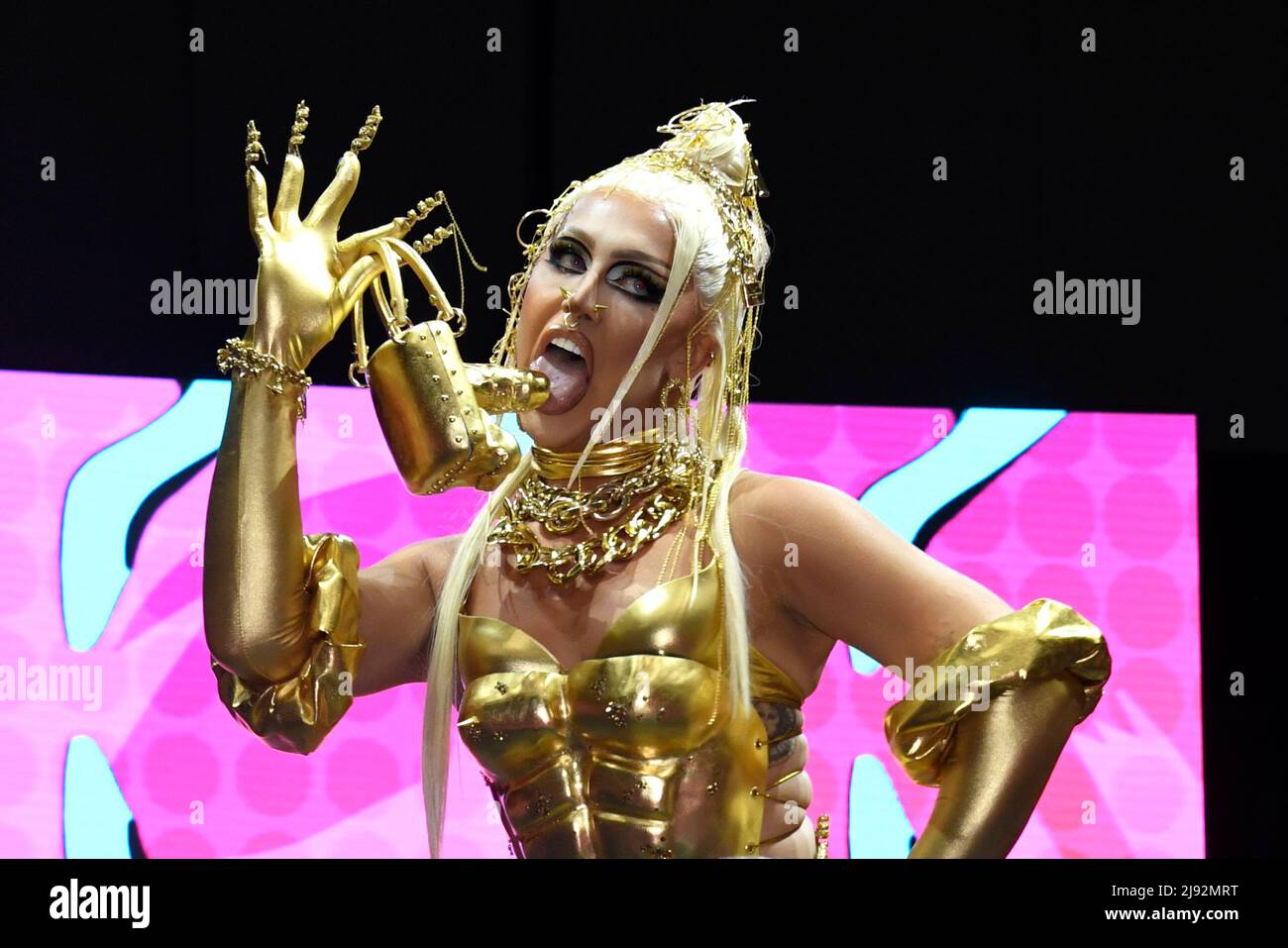 Drag queen maxi shield hi-res stock photography and images - Alamy