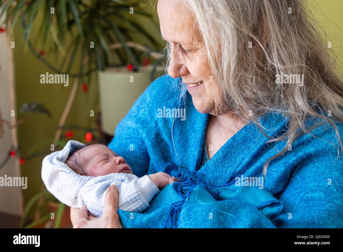 Sweet moment captured as grandmother meets newborn baby girl for first ...