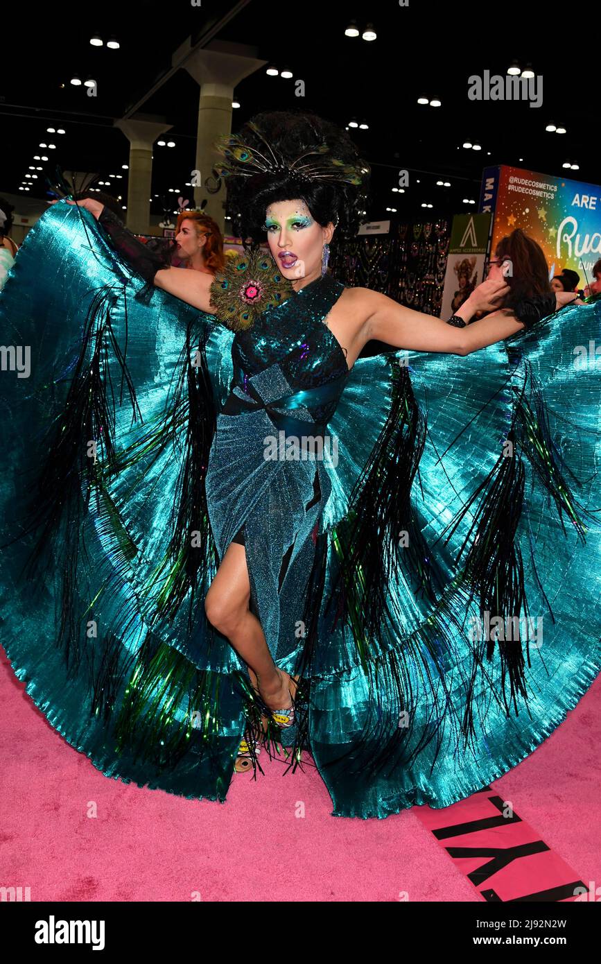 Rupaul poses hi-res stock photography and images - Alamy