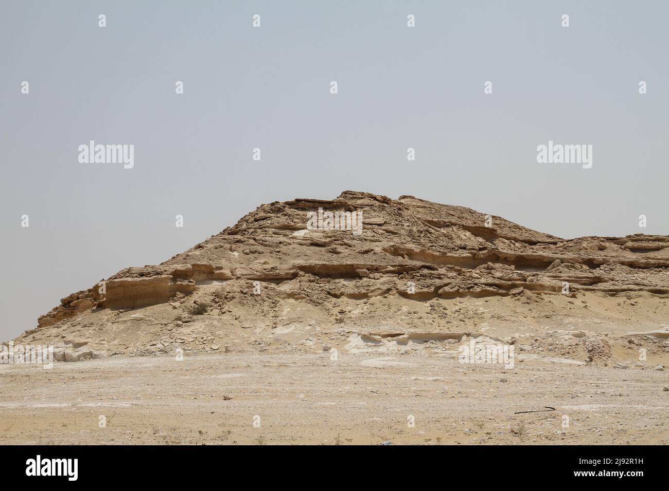 Qatari desert hi-res stock photography and images - Alamy