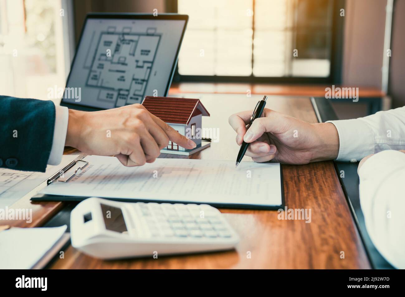 Insurance brokers are pointing to contract signing and are explaining ...