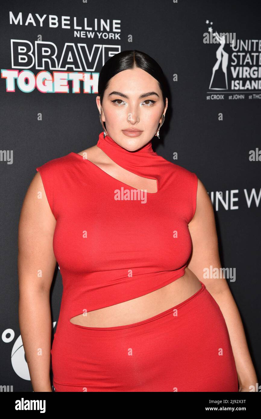 Sports Illustrated Swimsuit Yumi at Heather Carlson blog