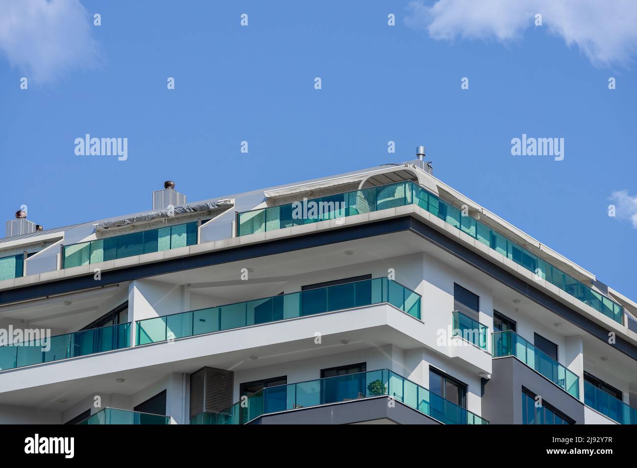 Outdoor design modern high rise building hi-res stock photography and ...