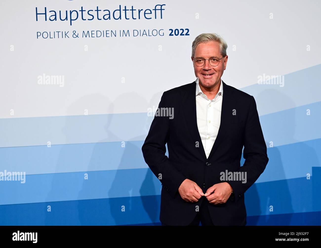 Berlin, Germany. 19th May, 2022. Norbert Roettgen (CDU) comes to the ...