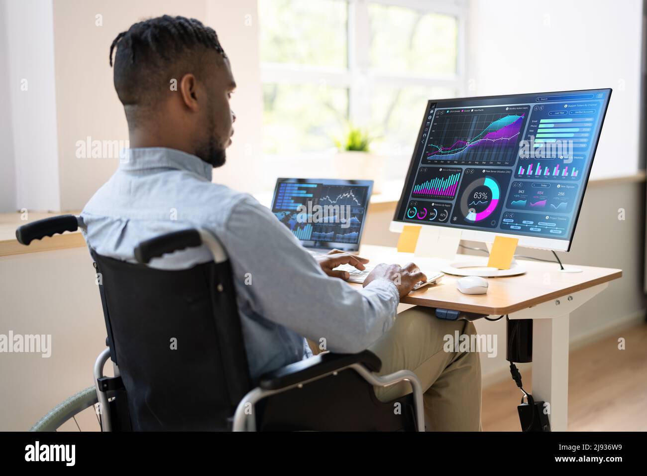 Business Data Analyst Man Using Computer Screen Stock Photo - Alamy