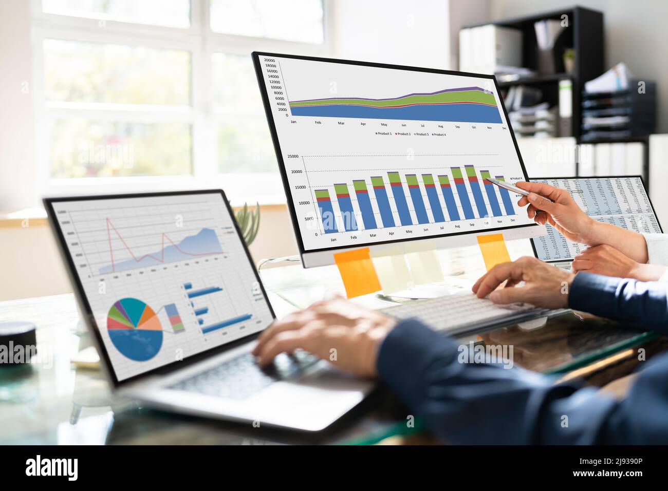 Data Analyst Using Data Analytics KPI Dashboard Stock Photo - Alamy