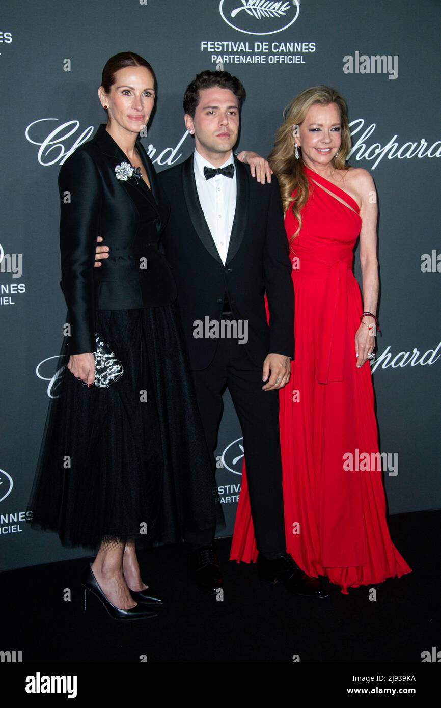Cannes, France 19th May 2022 Julia Roberts , Xavier Dolan , Caroline ...
