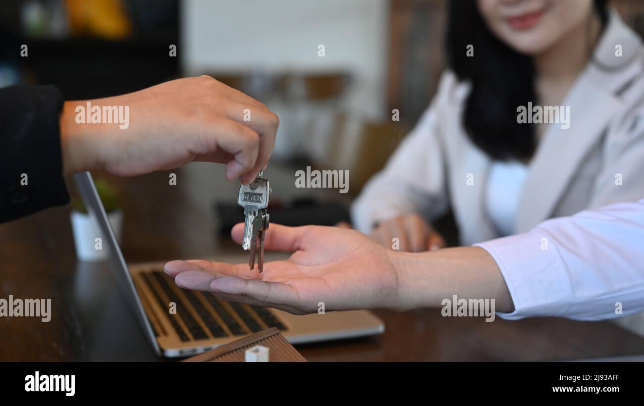 Couple receiving house keys hi-res stock photography and images - Alamy