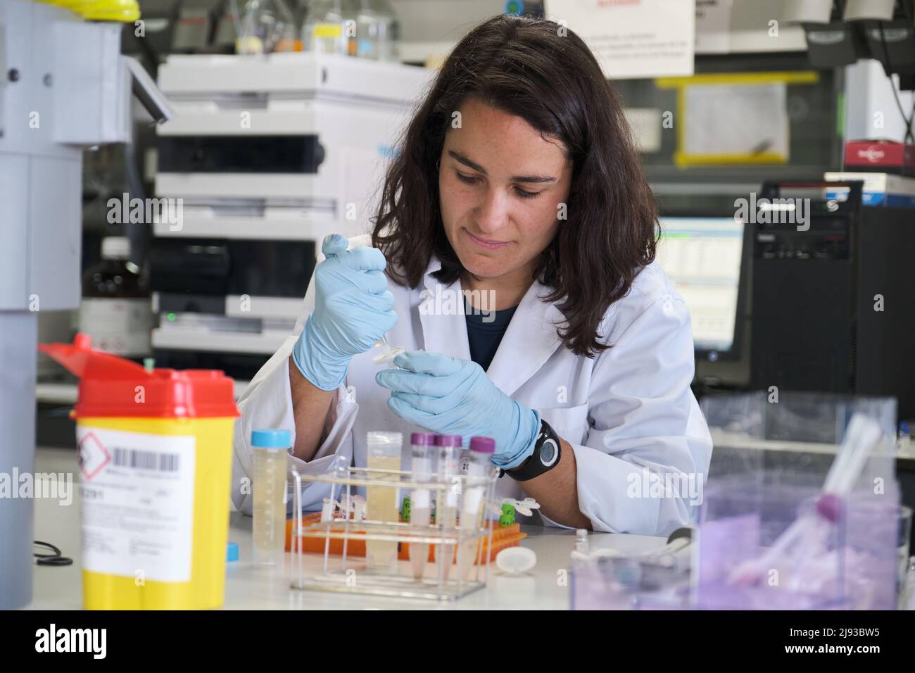 Real laboratory hi-res stock photography and images - Alamy