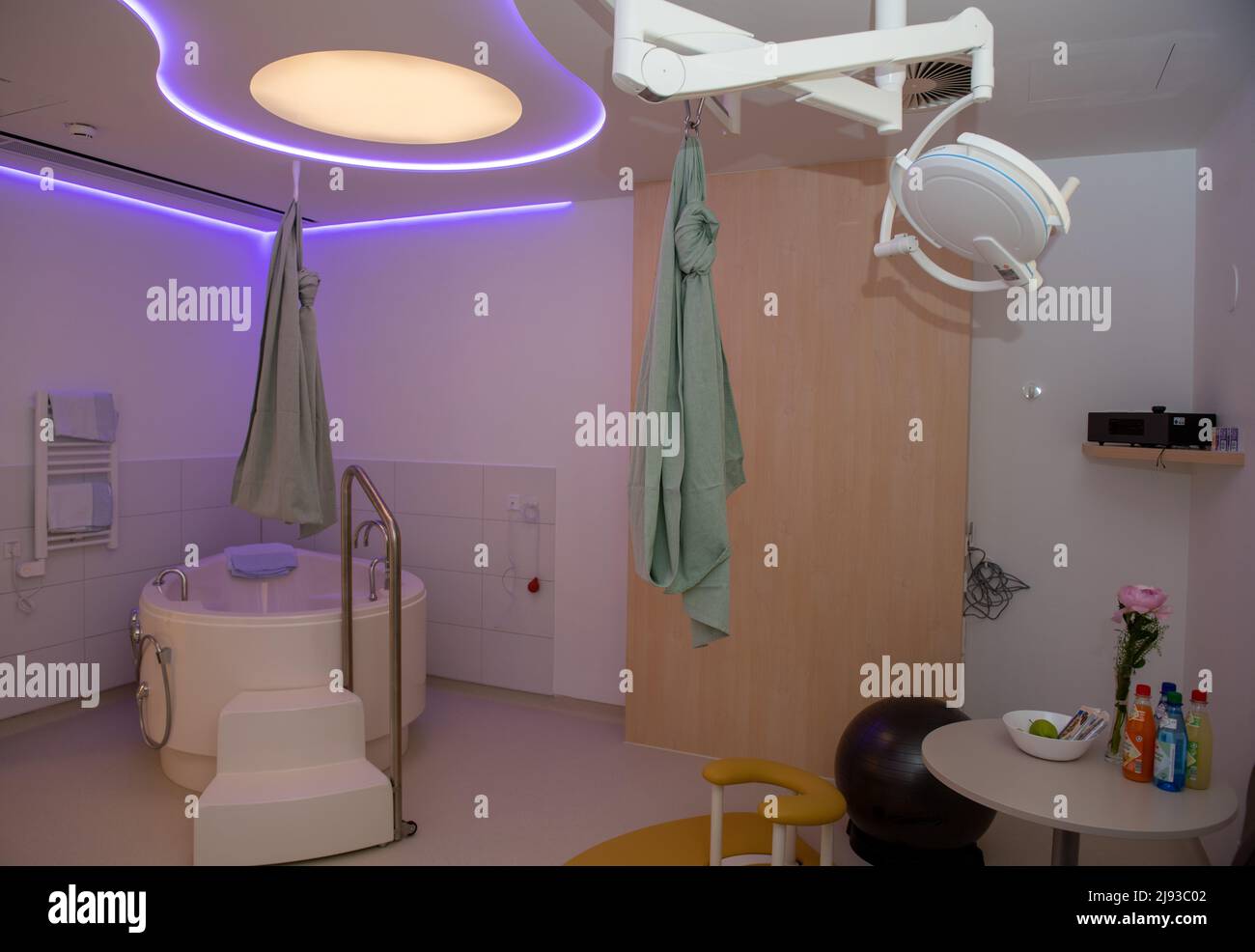 Hospital delivery hi-res stock photography and images - Alamy