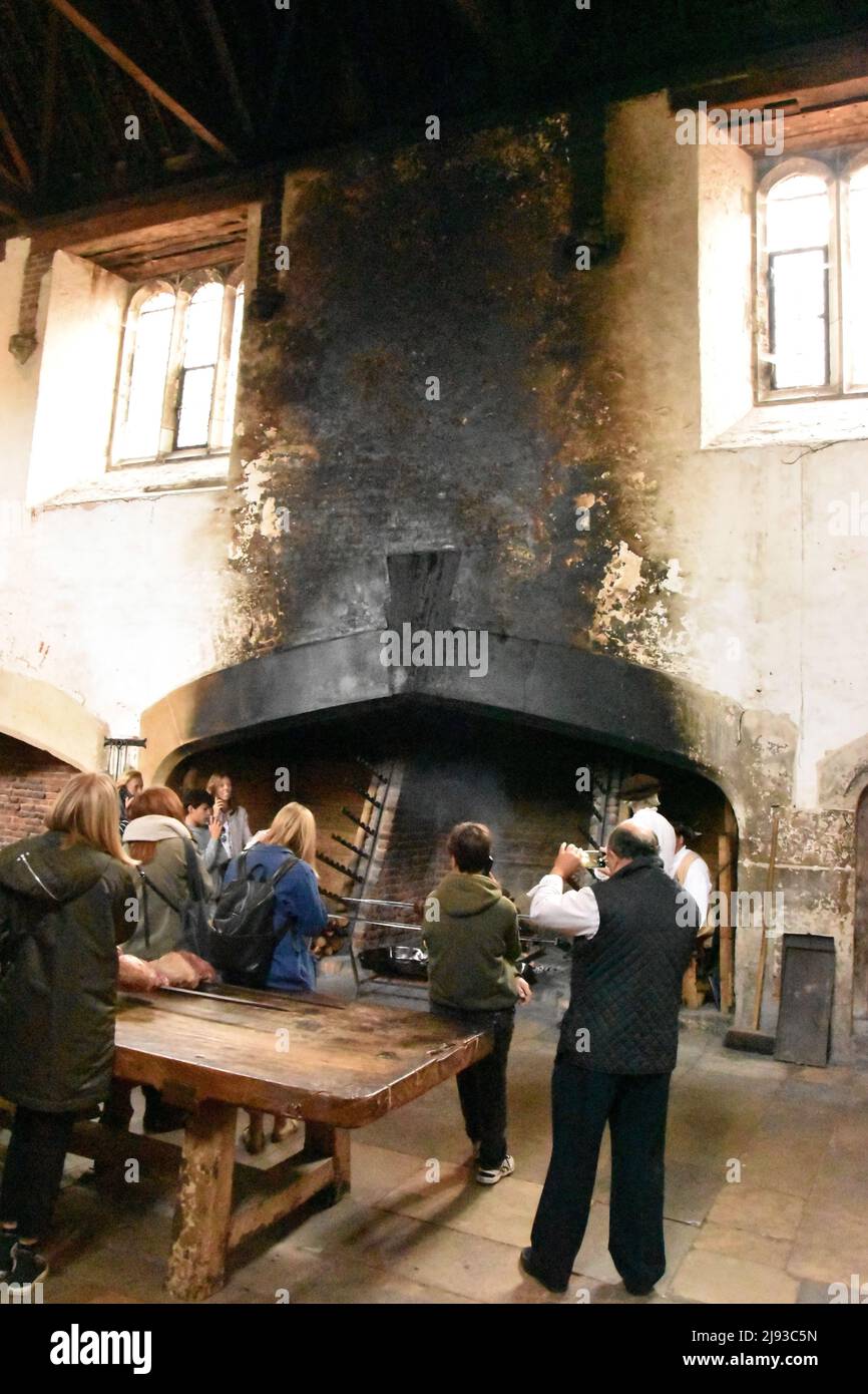 Roasting meat in King Henry VIII's Kitchens, Hampton Court Palace ...