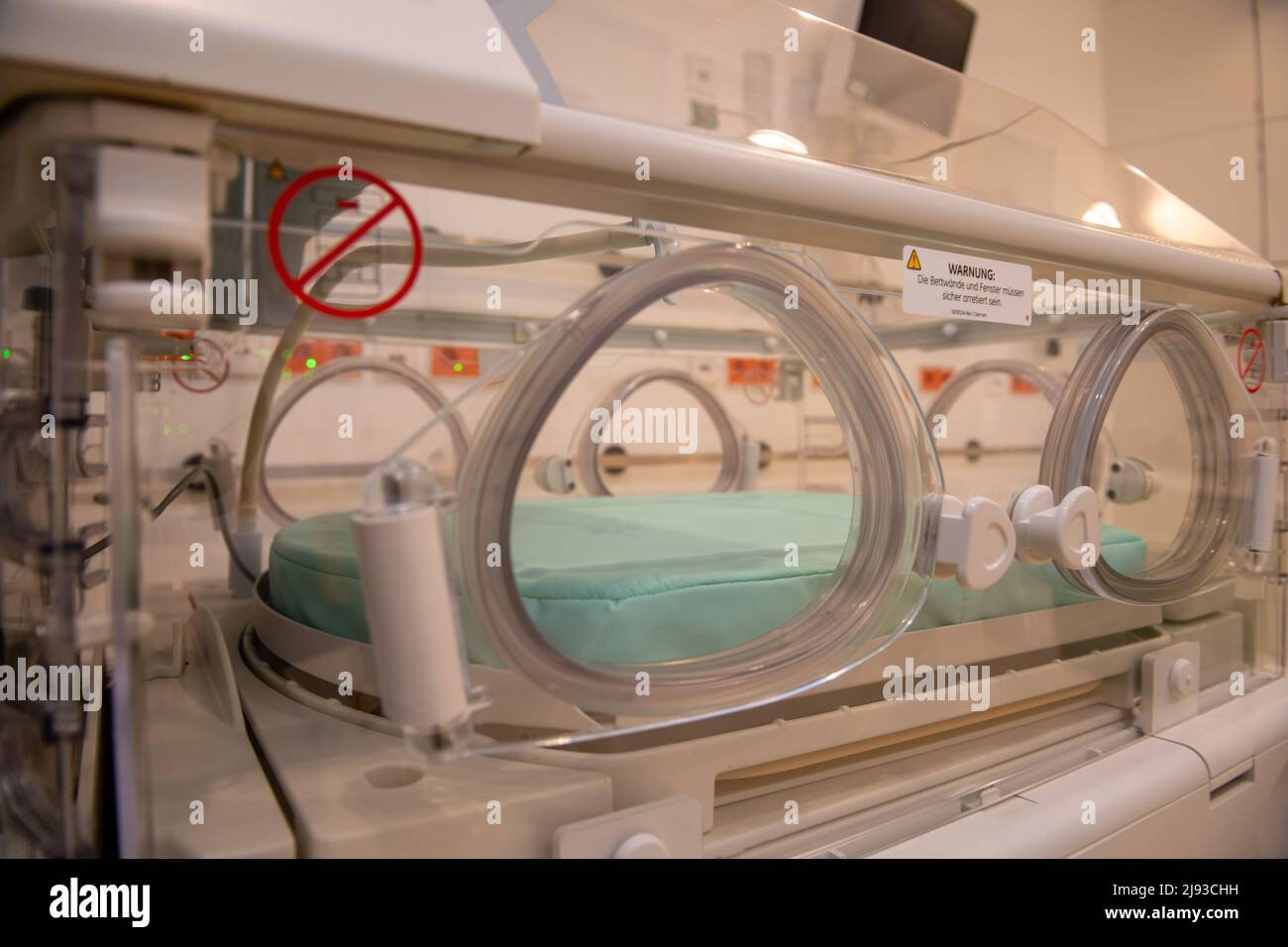 Preemie babies hi-res stock photography and images - Alamy