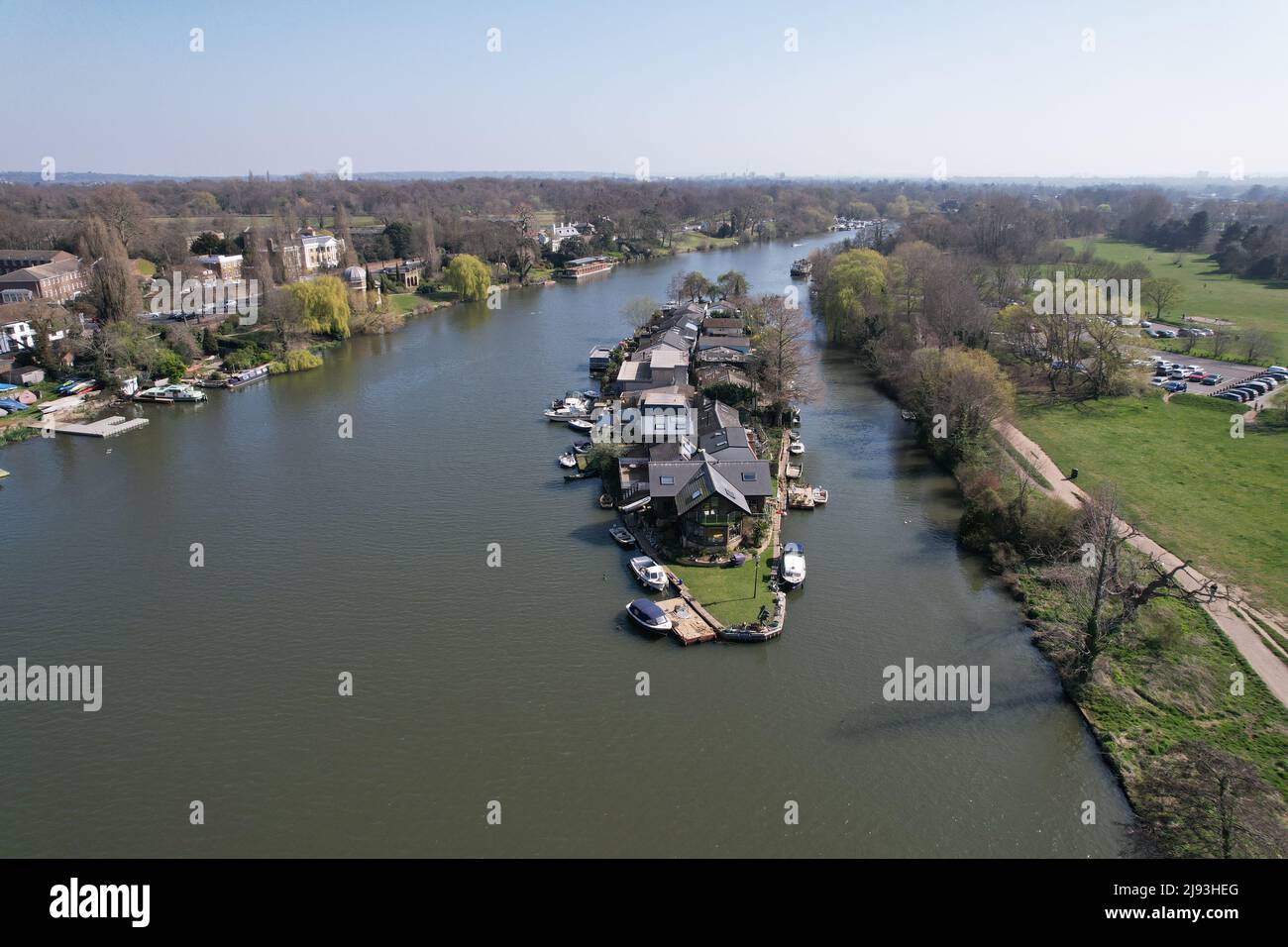 Hampton court palace aerial hi-res stock photography and images - Alamy