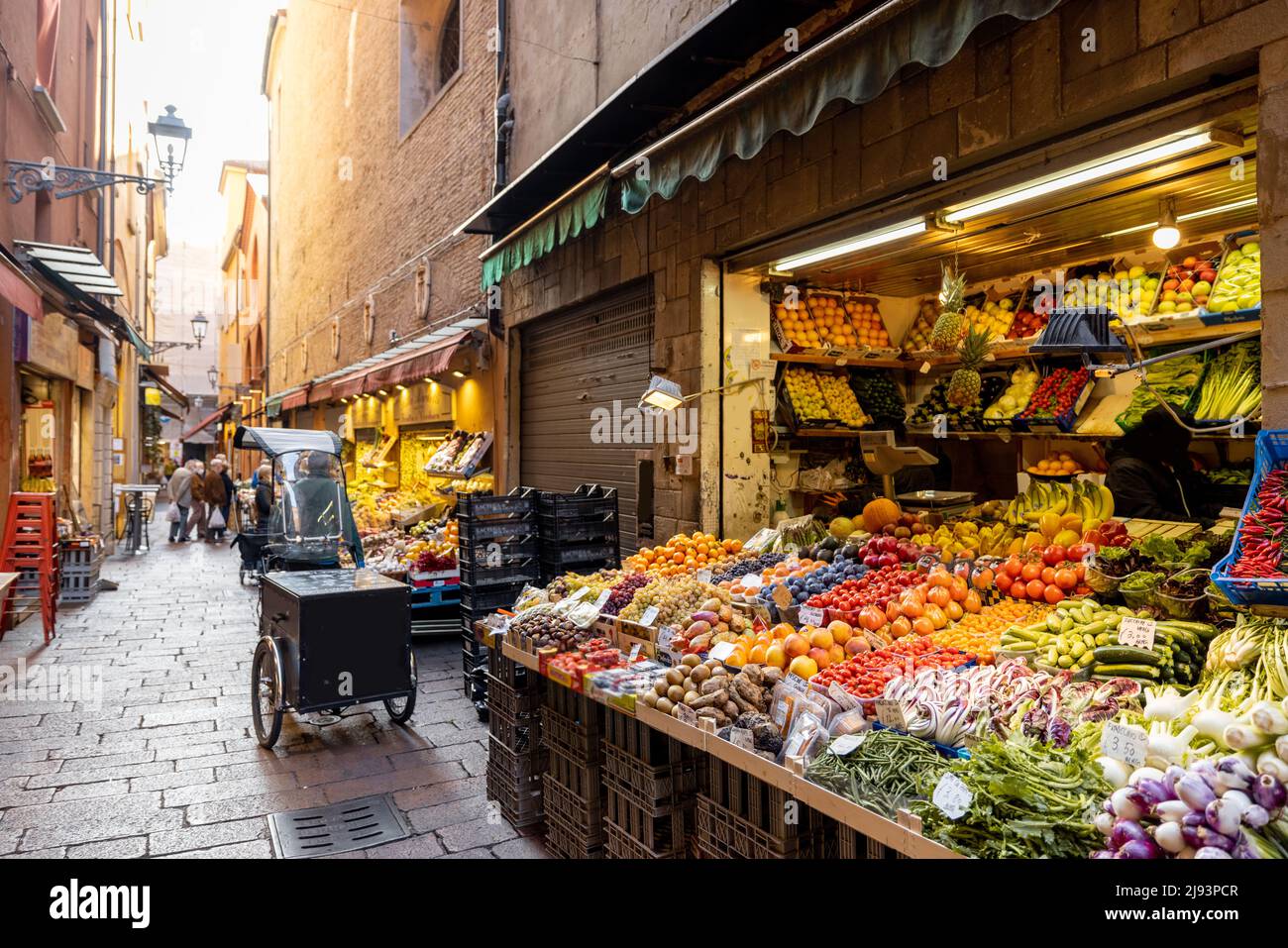 Food in italy hi-res stock photography and images - Alamy