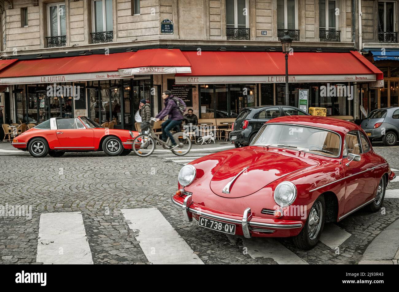 Old red Porsche on île Saint-Louis in Paris, France Stock Photo - Alamy