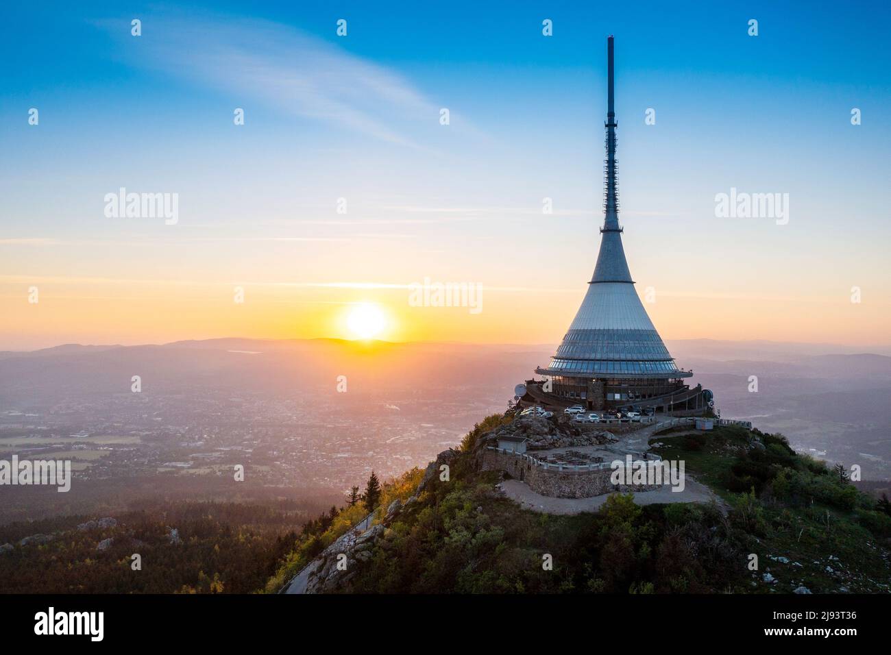 Vysilac Jested (1973, arch. K. Hubacek, 1012 m.n.m.), Jestedsky hreben ...