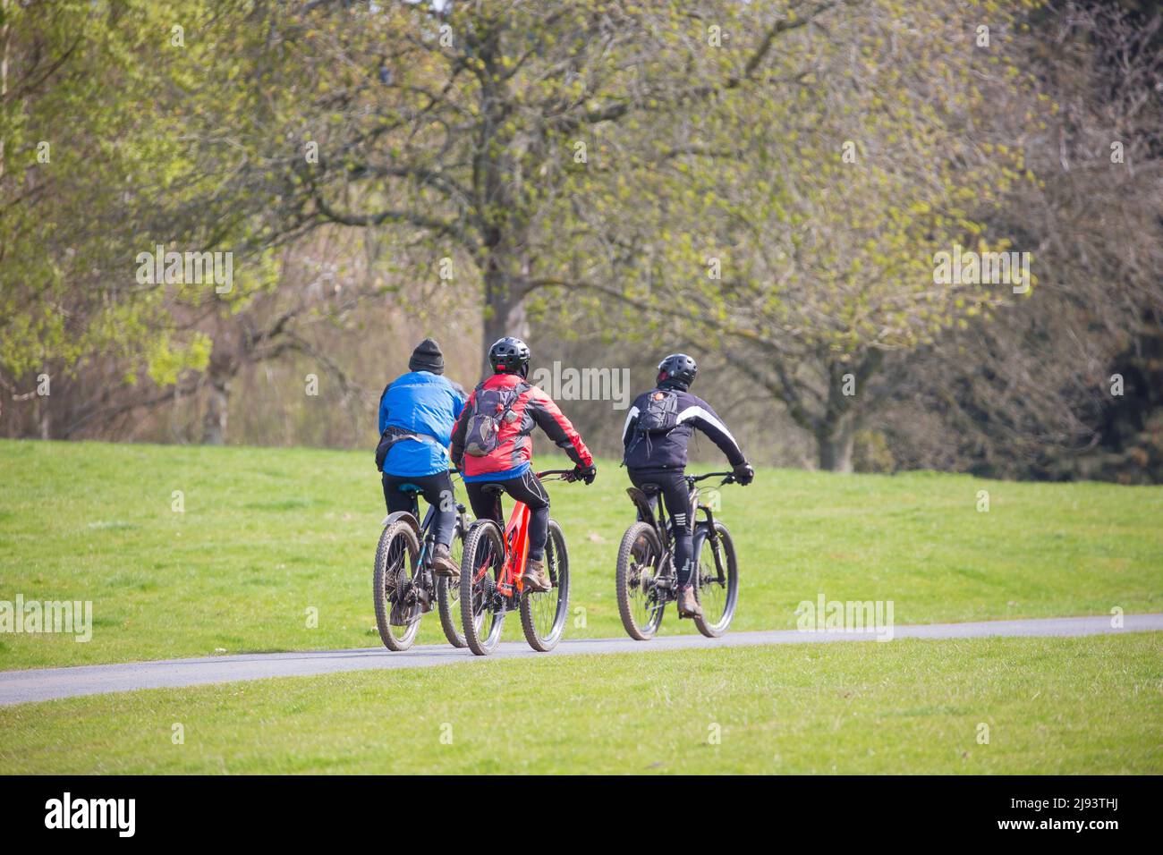 Three friends cycling hi-res stock photography and images - Alamy