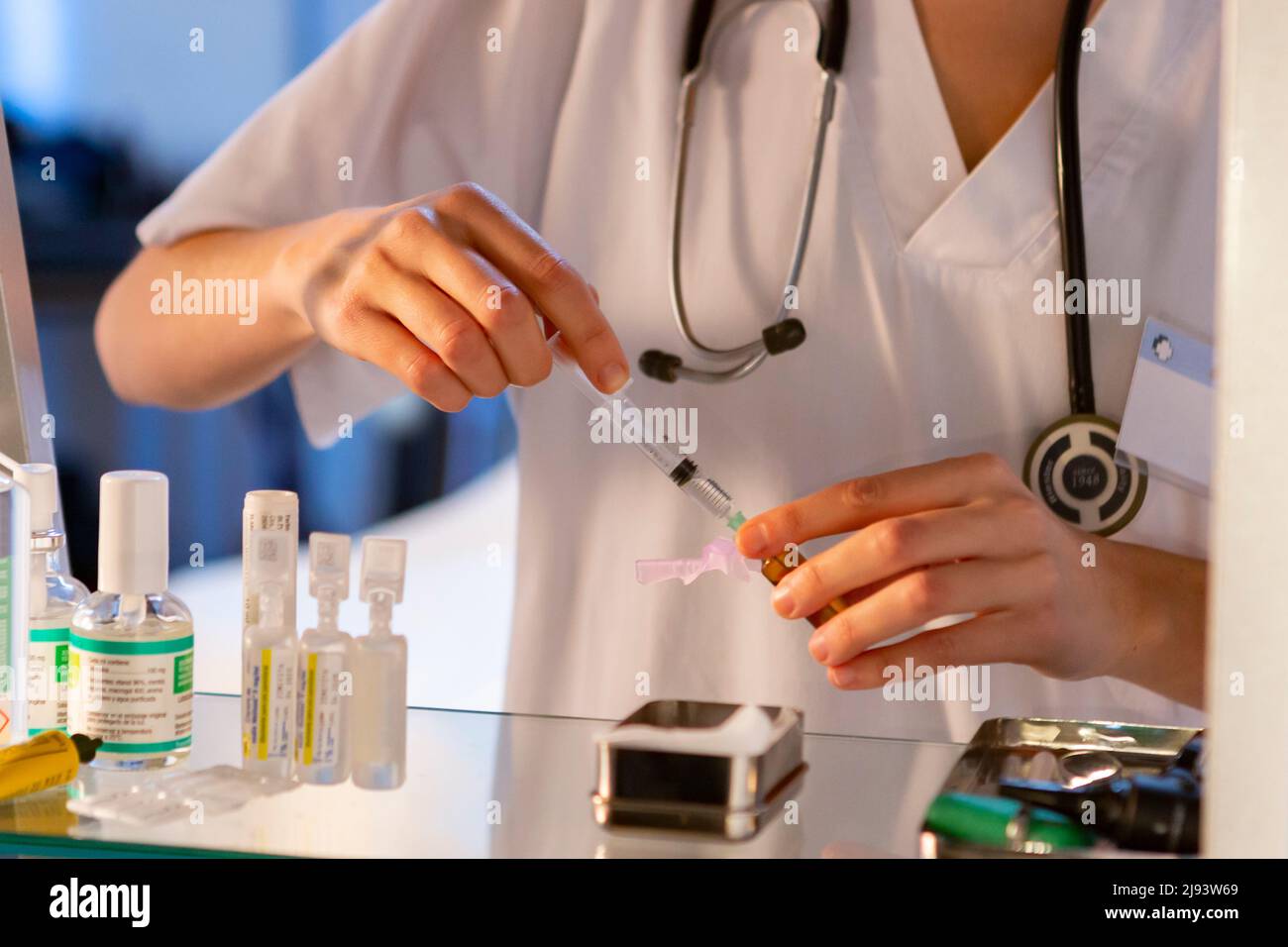 Hospital nurse injection hi-res stock photography and images - Alamy