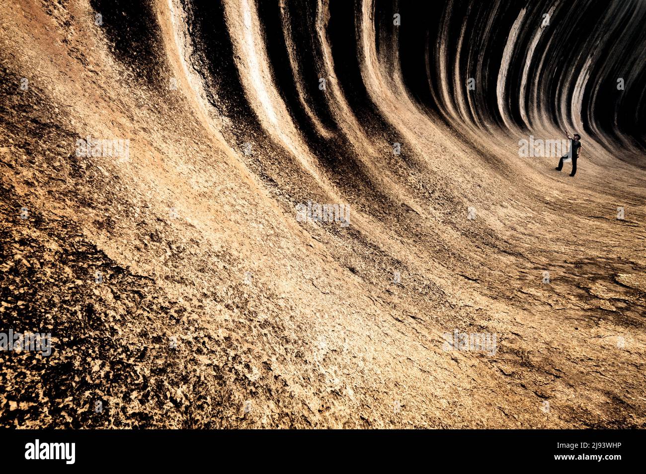 Standing wave hi-res stock photography and images - Alamy