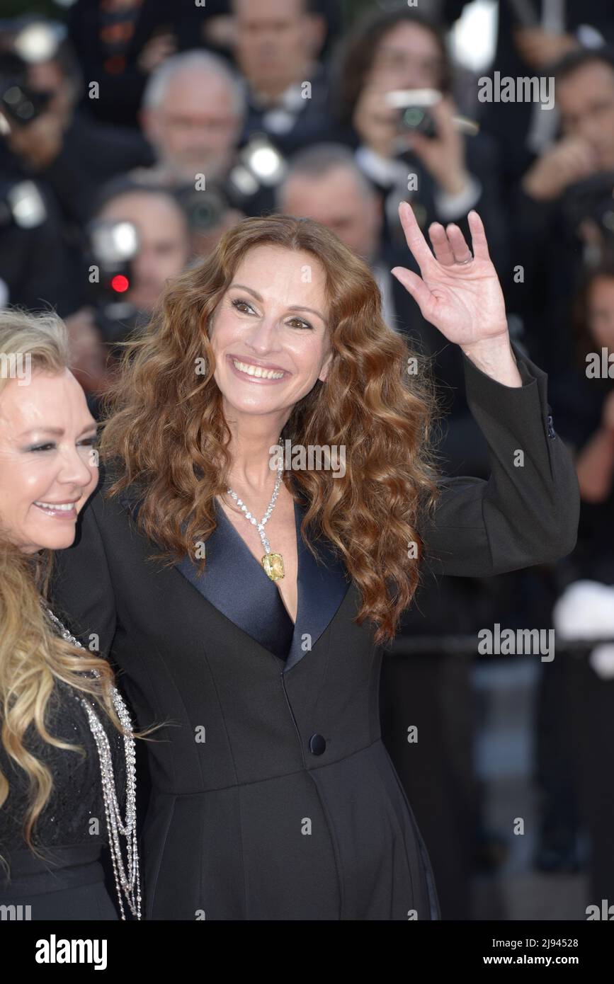 Anne Hathaway and Julia Roberts attends the 75th Cannes Film Festival ...