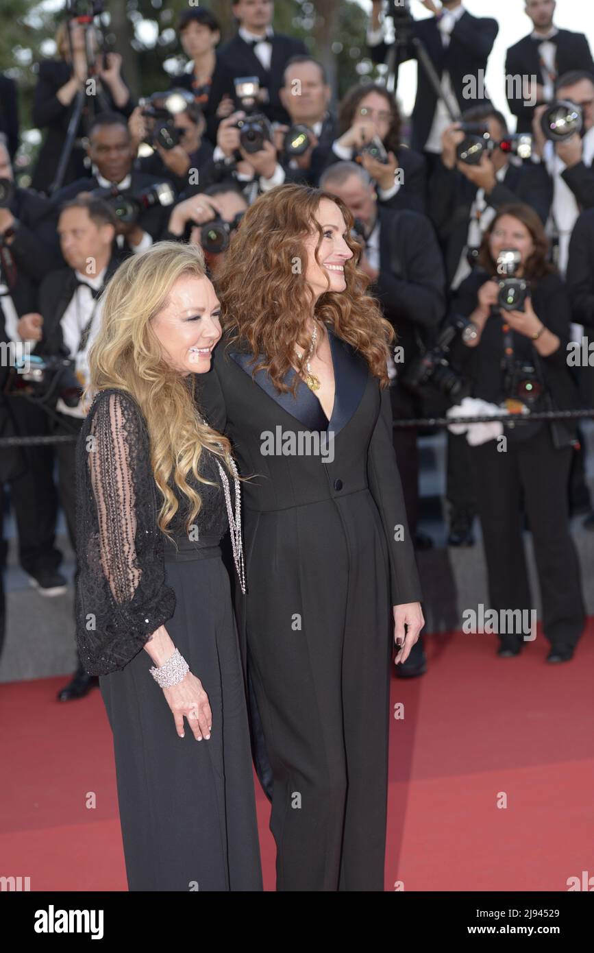 Anne Hathaway and Julia Roberts attends the 75th Cannes Film Festival ...