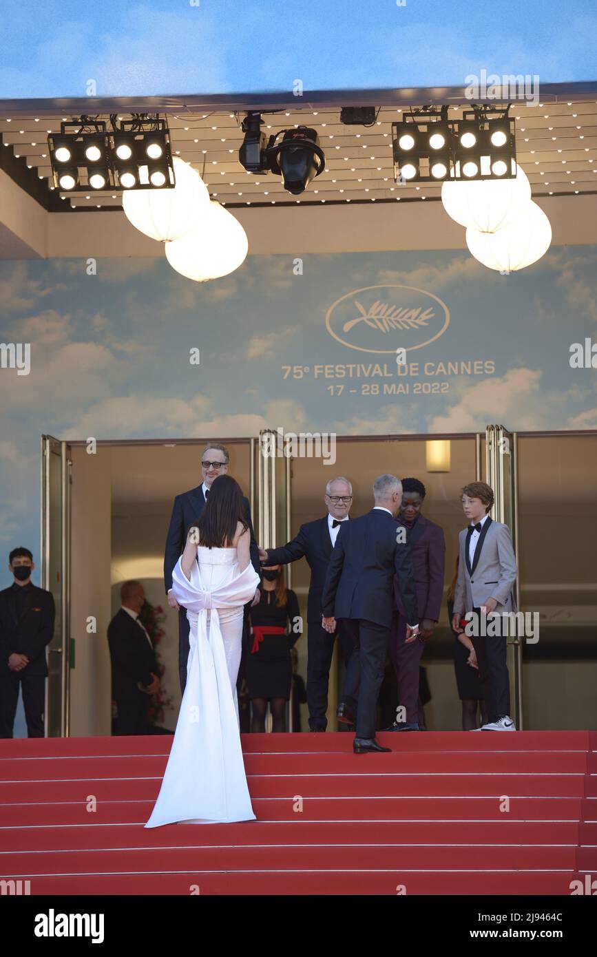 Anne Hathaway and Julia Roberts attends the 75th Cannes Film Festival ...
