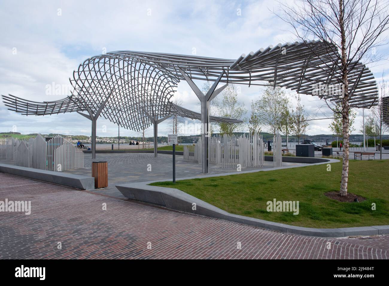 Dundee waterfront sculpture of a humpback whale by Lee Simmons Stock ...