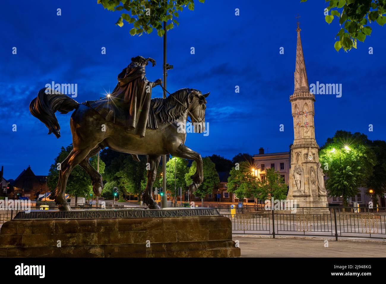Banbury Cross and the Fine Lady bronze statue at dawn in spring ...