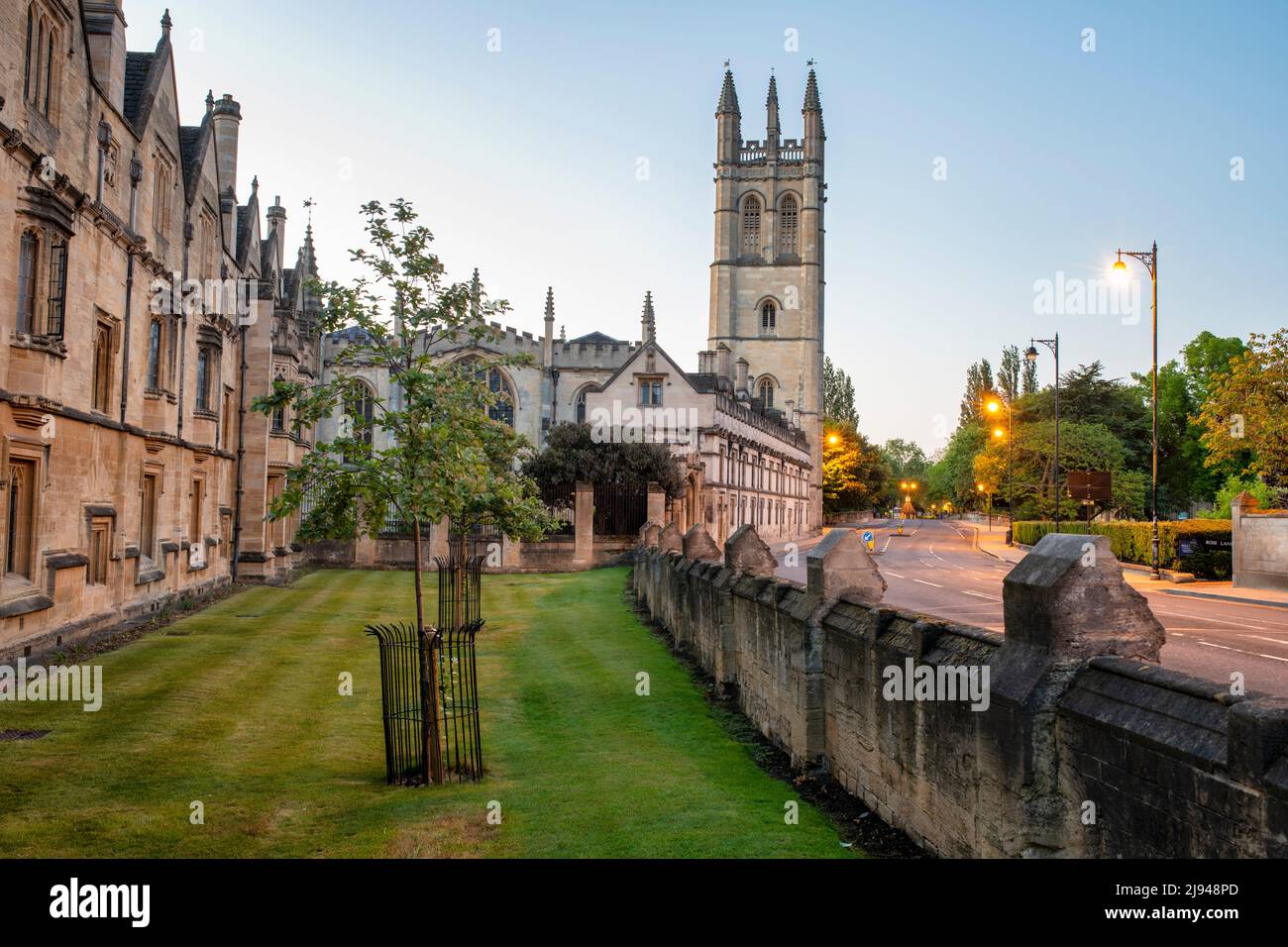 Magdalen college tower oxford university hi-res stock photography and ...
