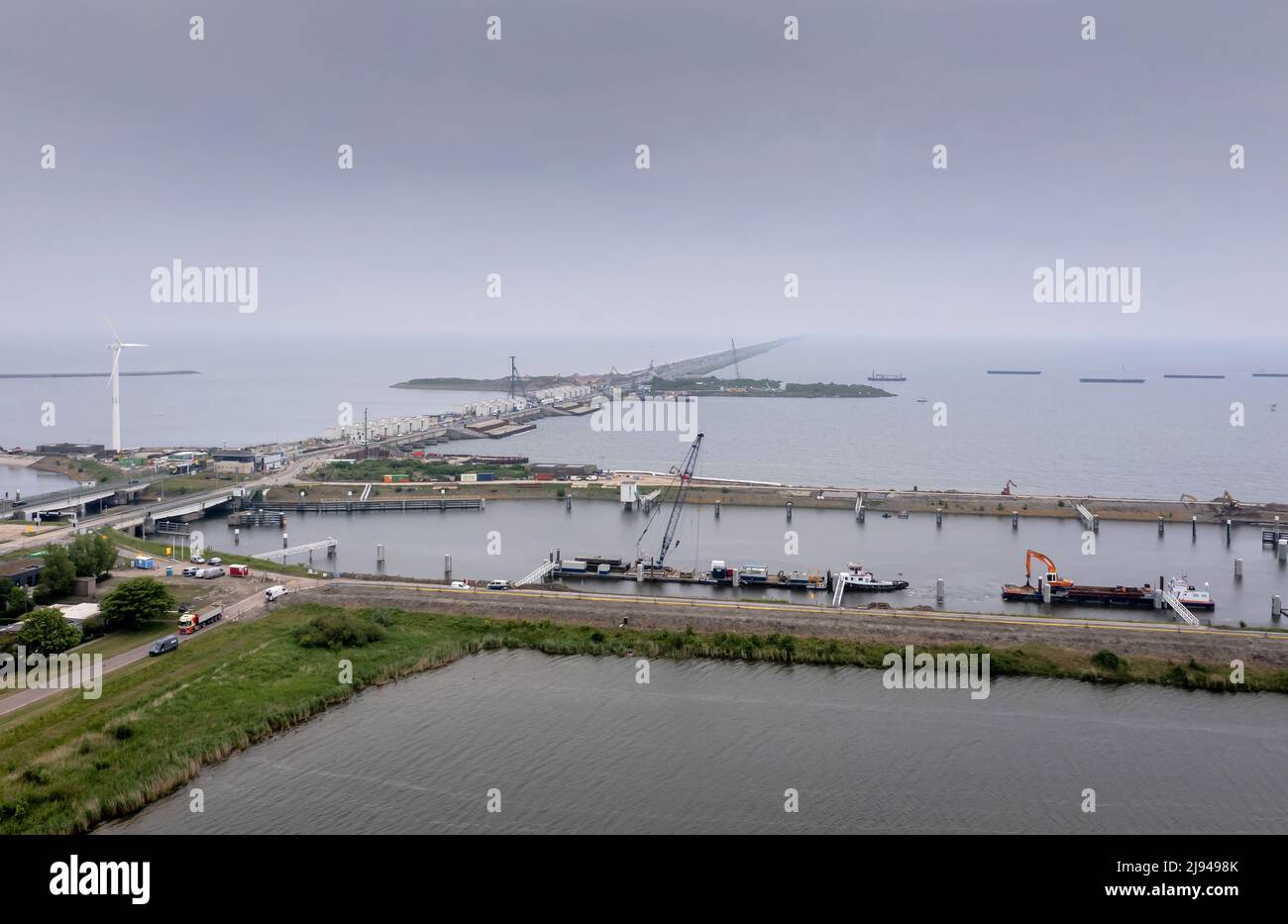 2017-09-14 16:42:57 DEN OEVER - Drone photo of work on the Stevin lock ...