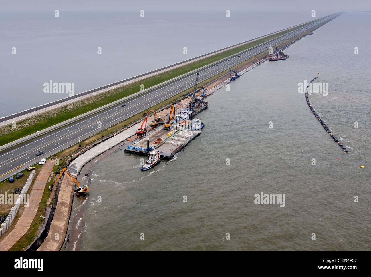 2017-09-14 17:30:32 BREEZANDDIJK - Drone photo of work on the ...