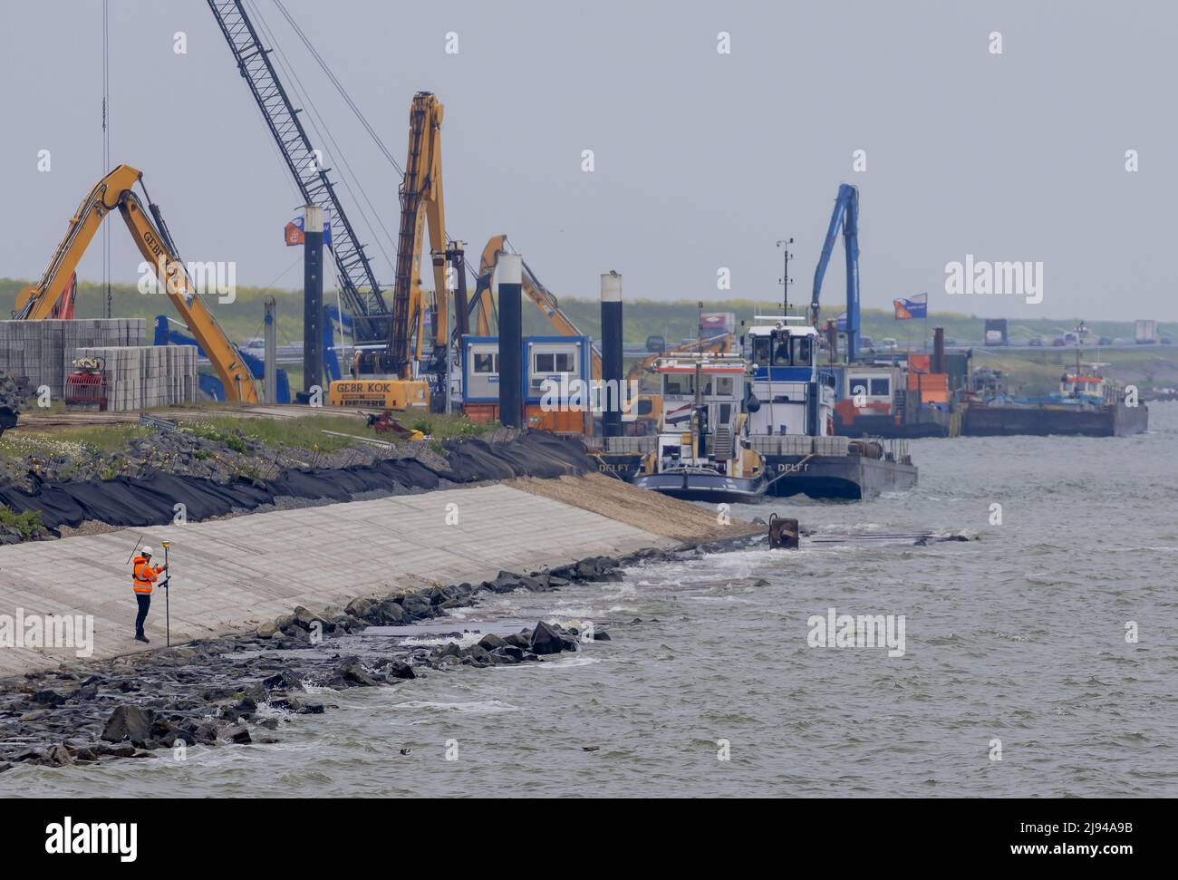 2022-05-20 13:00:30 BREEZANDDIJK - Work on the Afsluitdijk. The large ...