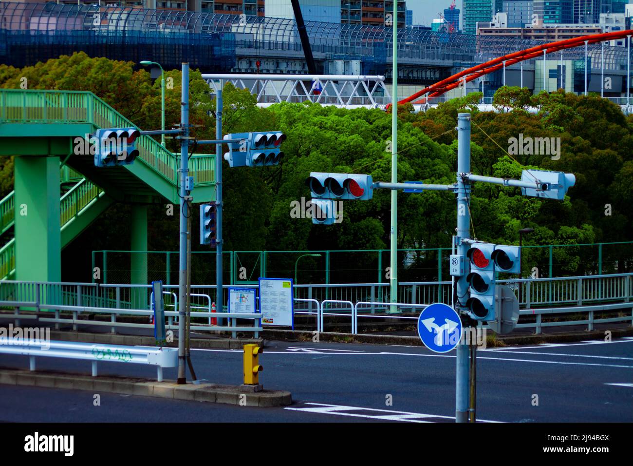 Asphalt road modern commercial hi-res stock photography and images - Alamy