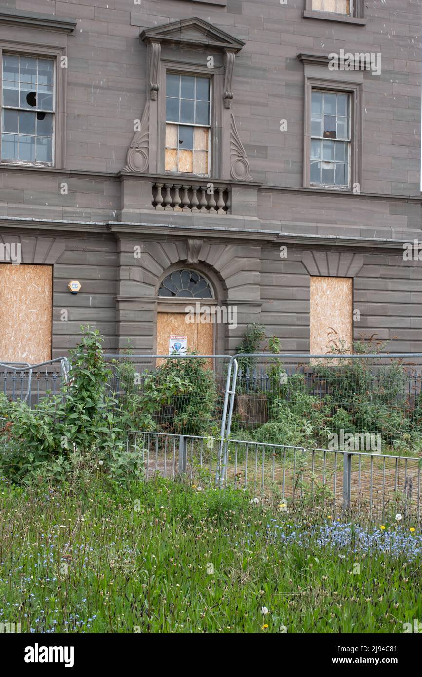The side entrance of the derelict Customs House in Dundee Stock Photo ...