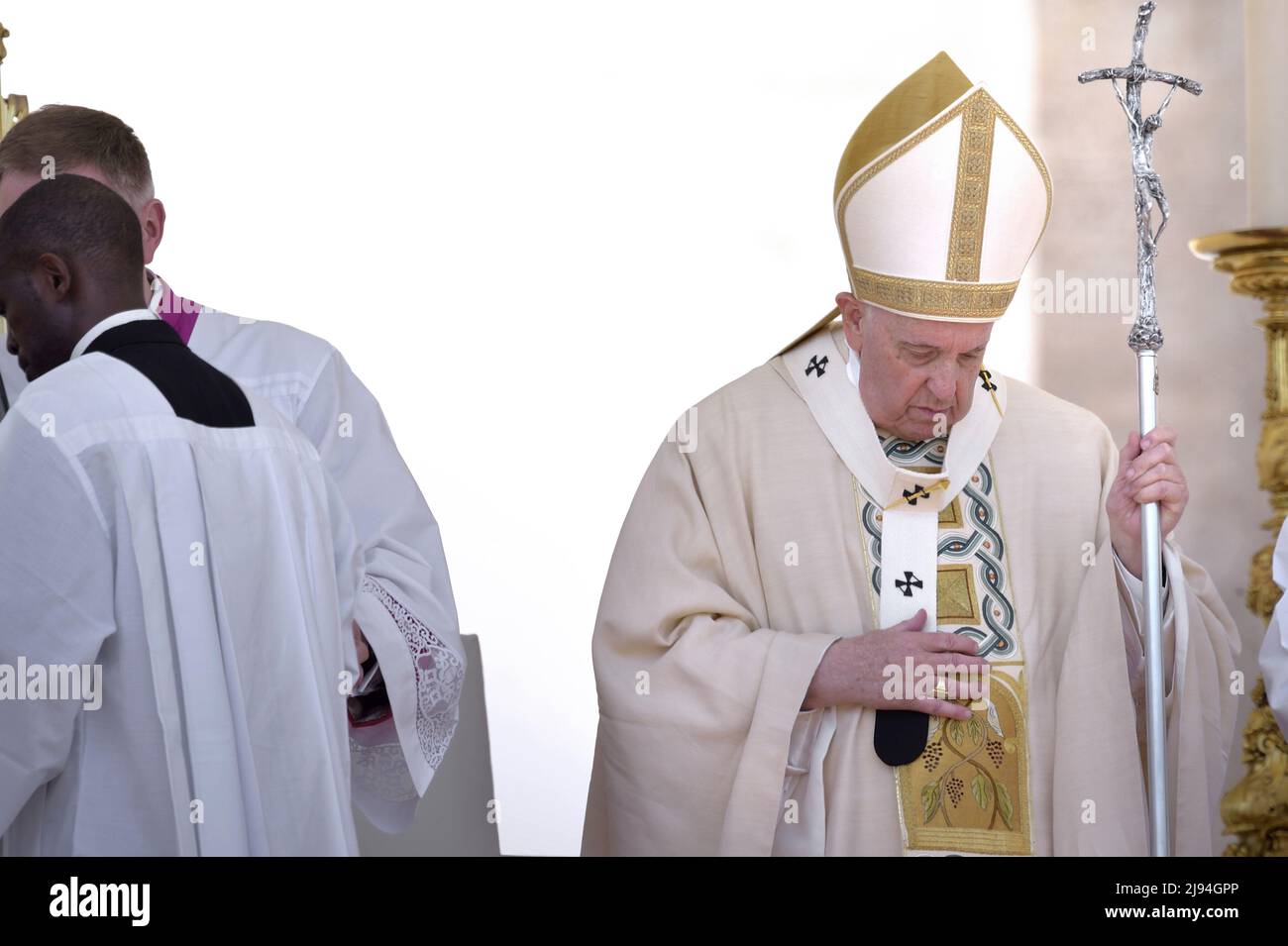 Pope Francis names ten new saints during a canonization mass in St ...