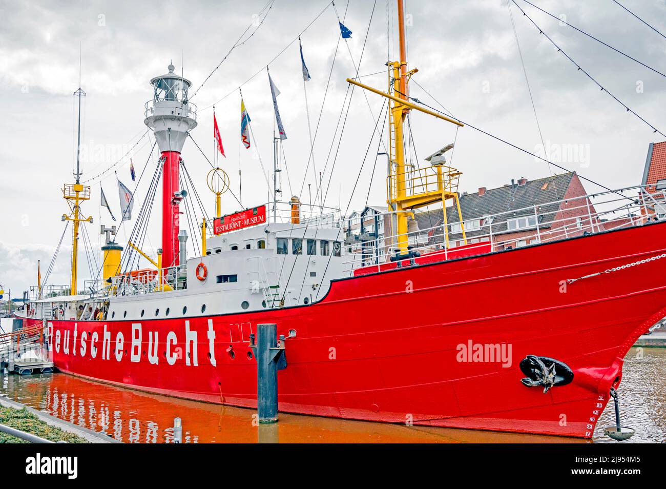 Emden (Ostfriesland, Germany): Hafen mit Rettungskreuzer und ...