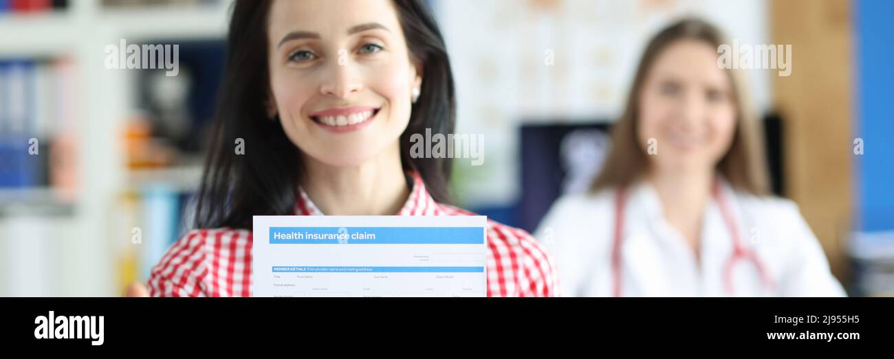 Doctor shows healthcare insurance policy hi-res stock photography and ...