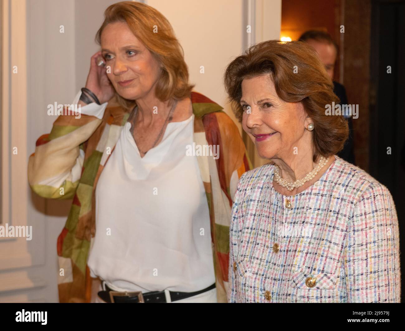 Munich, Germany. 20th May, 2022. Sweden's Queen Silvia (r) walks with ...