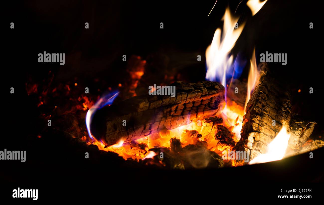 A cosy fire outside on a cold spring night Stock Photo - Alamy