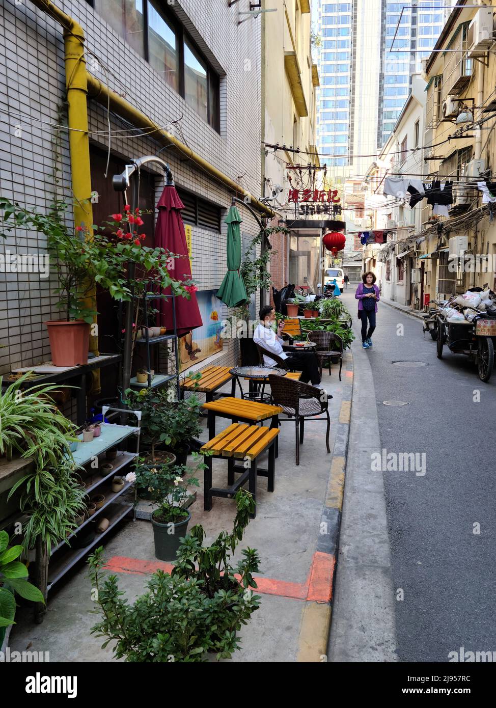 Exploring the Former French Concession in Shanghai on a sunny afternoon ...