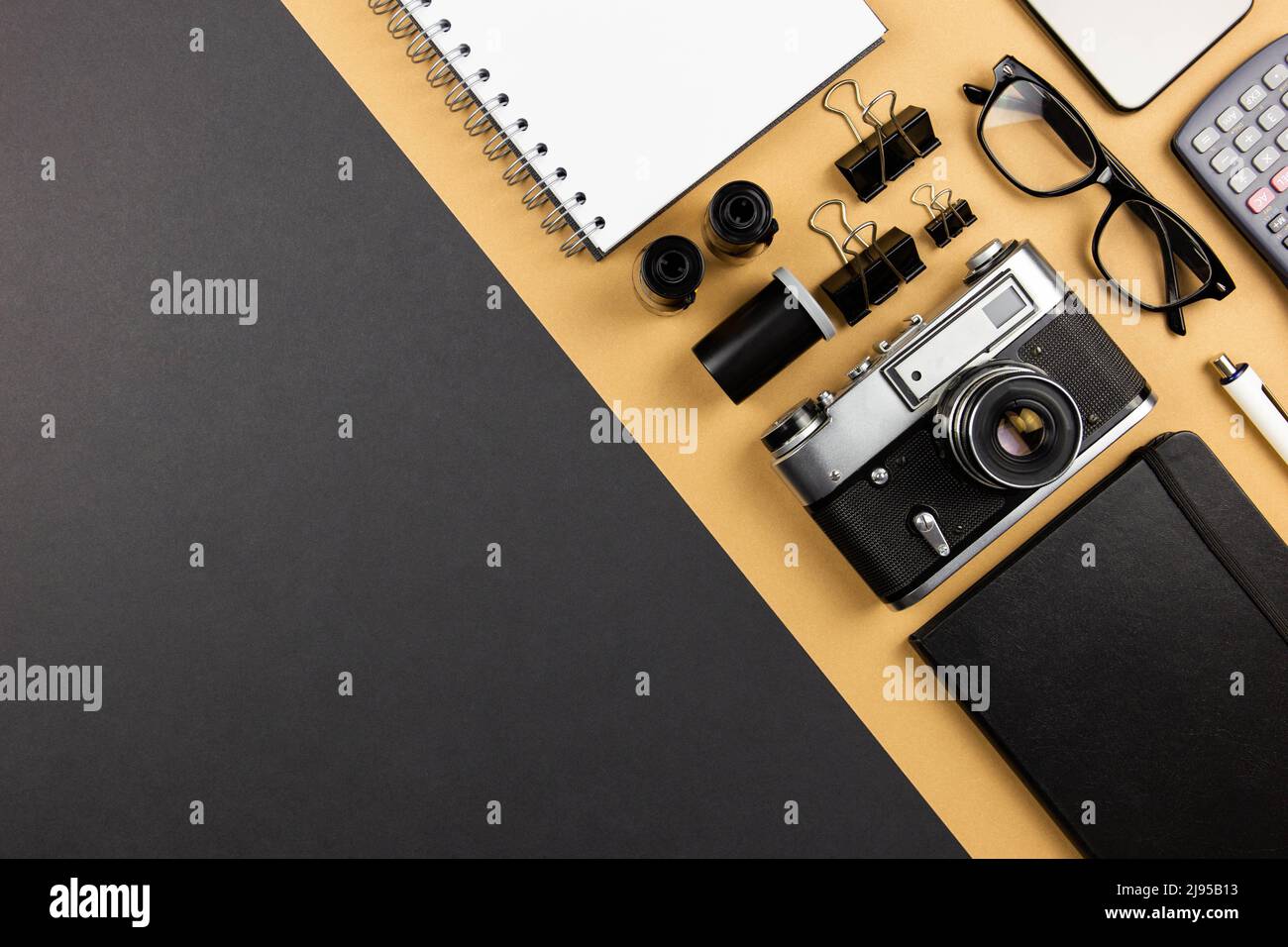 Flat lay technology hi-res stock photography and images - Alamy