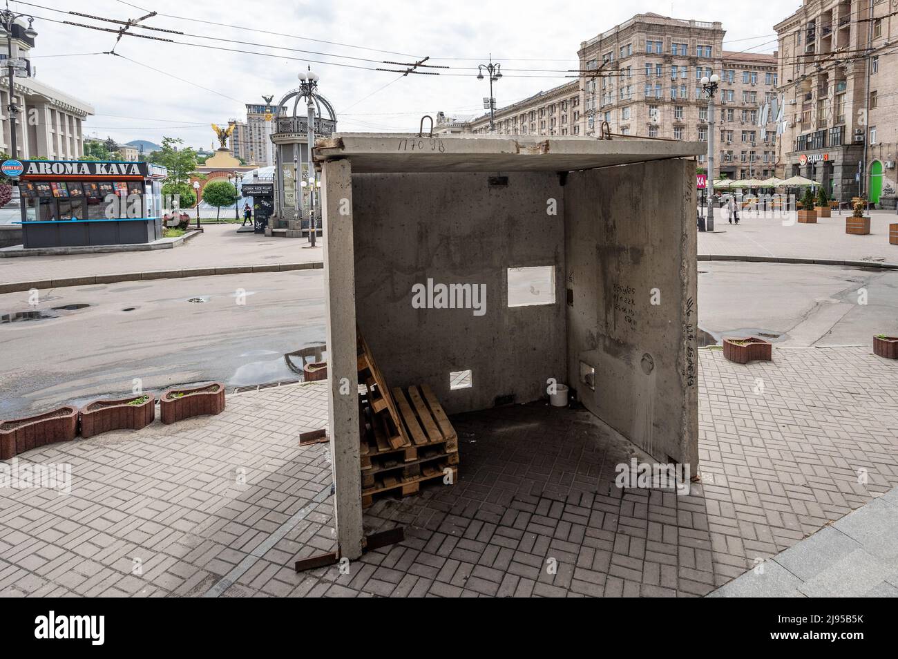 Kyiv, Ukraine. 20th May, 2022. View of a temporary street level ...