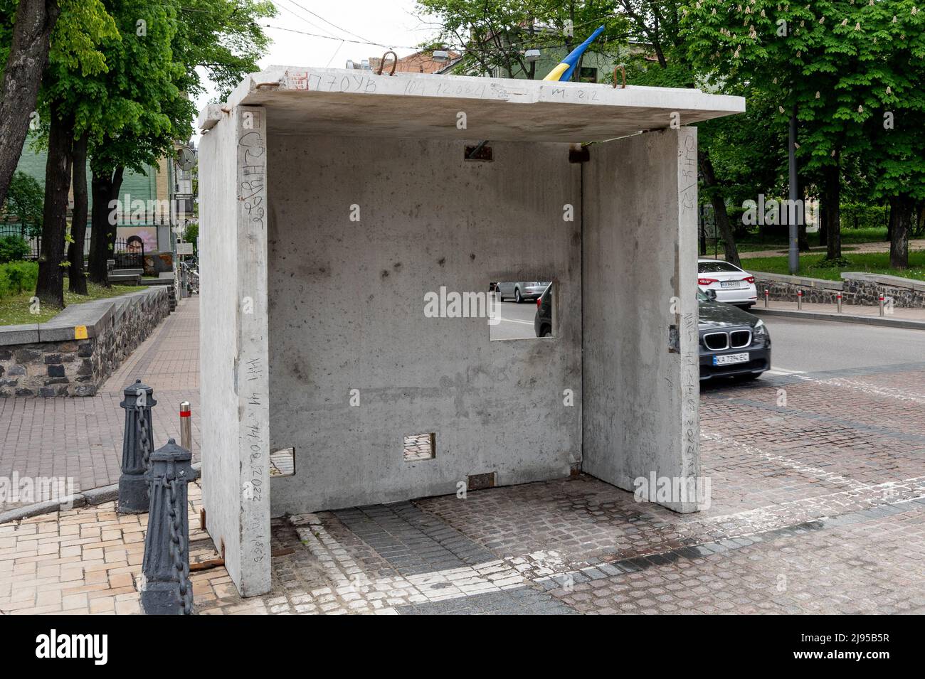 Kyiv, Ukraine. 20th May, 2022. View of a temporary street level ...