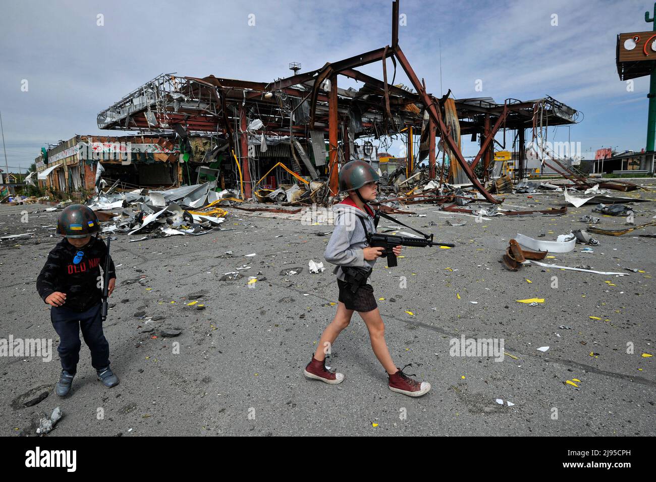 Stoyanka, Ukraine. 19th May, 2022. Ukrainian children play territorial ...