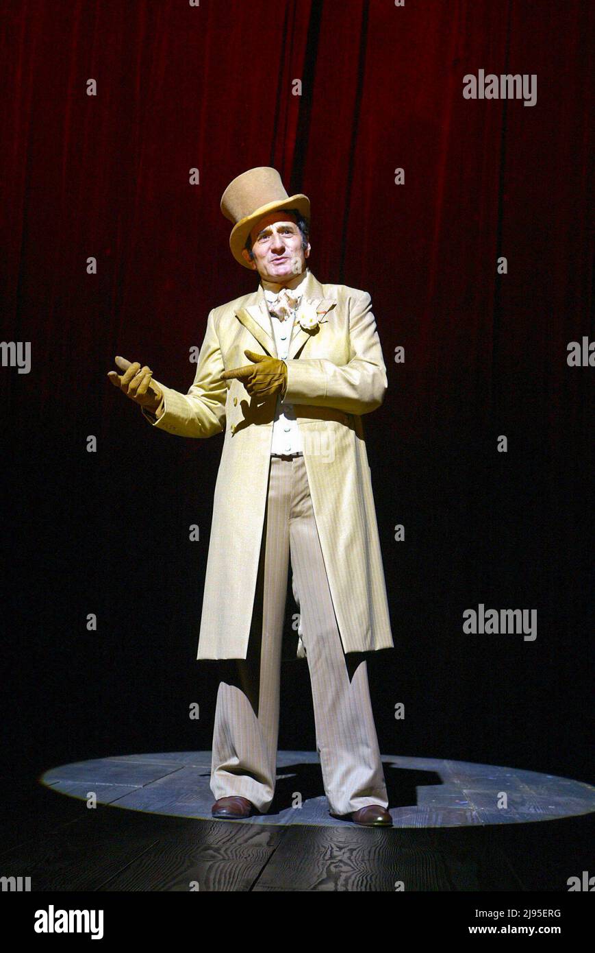 Henry Goodman (Richard III) in RICHARD III by Shakespeare at the Royal ...